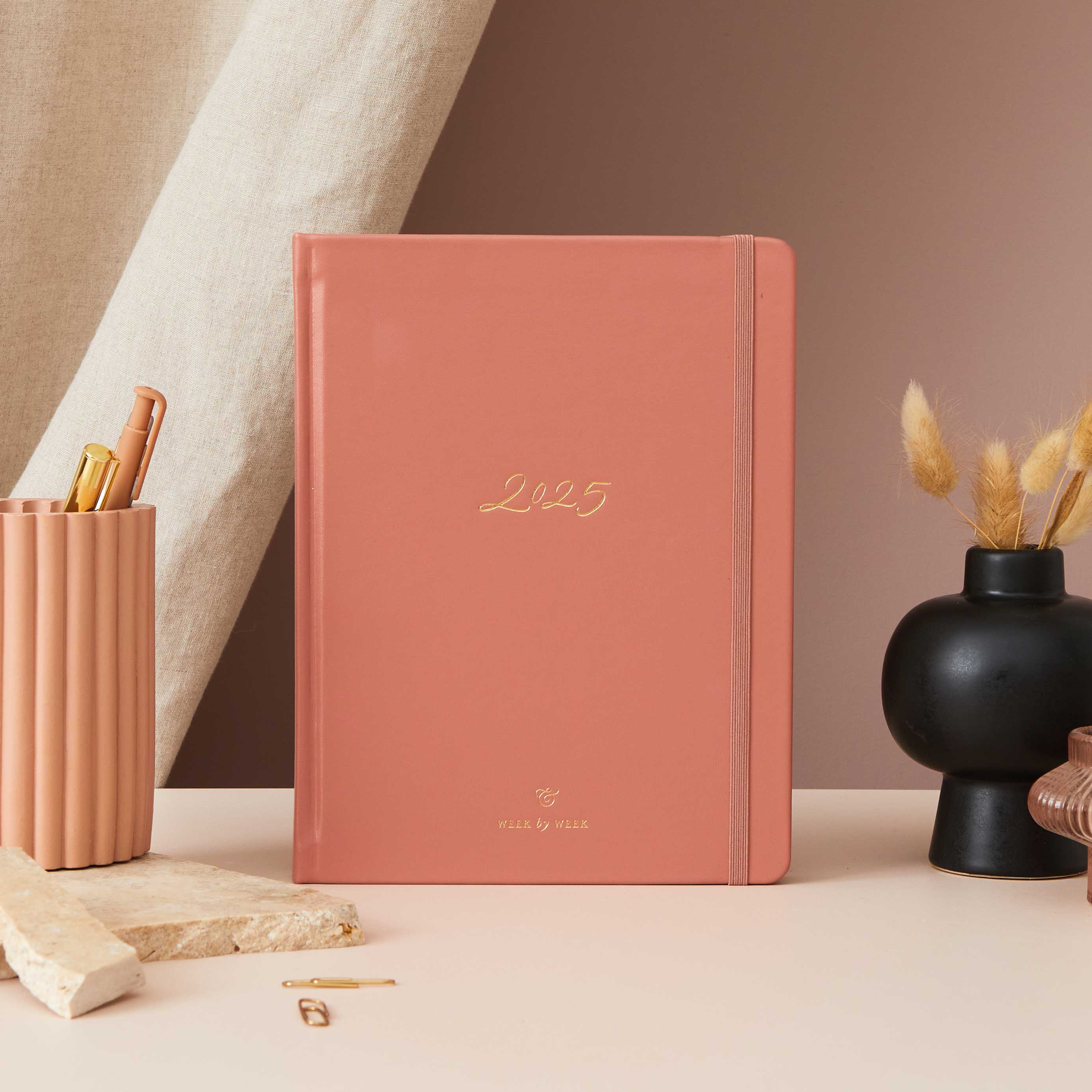 2025 Weekly Planner - Clay Weekly Diary Equal Space for Weekends ...